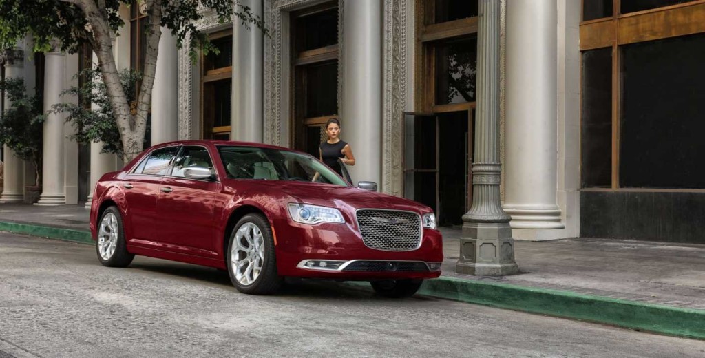 Luxurious 2018 Chrysler 300C with HEMI V8 Engine and Advanced ...